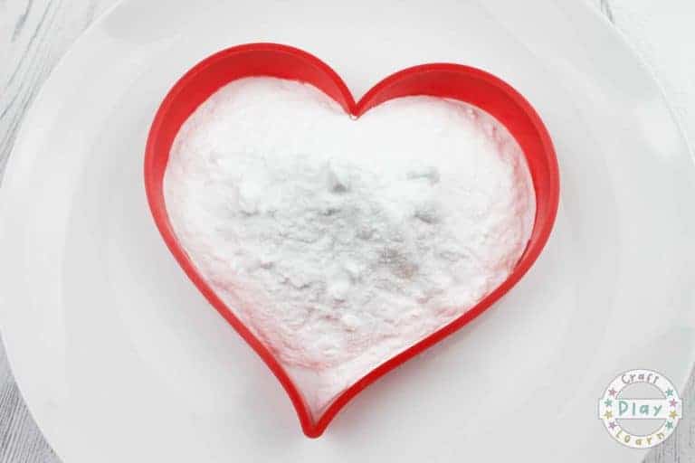 Valentine’s Day Experiment: Heart Baking Soda Experiment