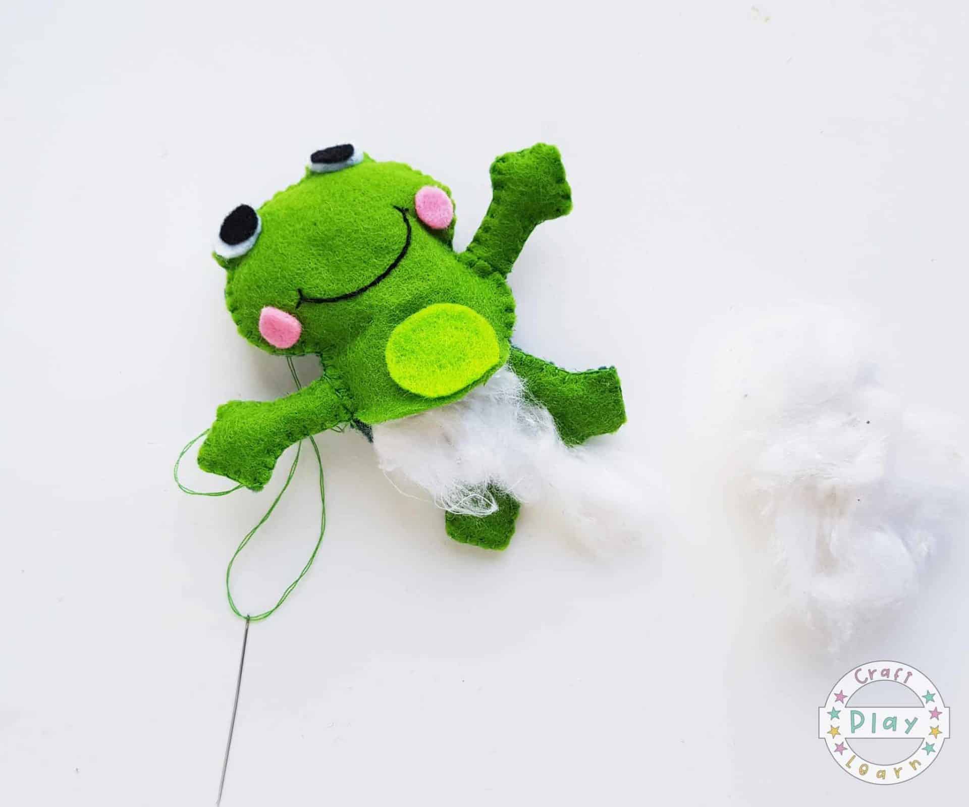 DIY Plushies: Easy Sew Frog Plushie - Craft Play Learn
